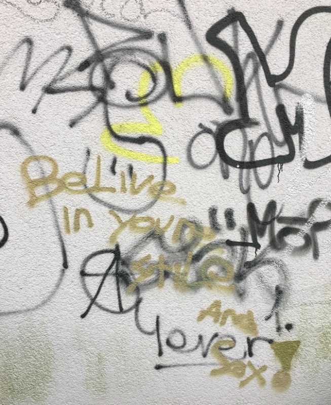 Deciphering Graffiti Of Life – wurstwriter